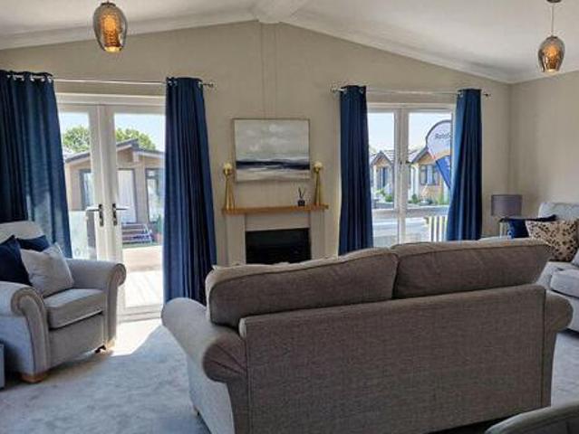 2 Bedroom Park Home For Sale In Bedfordshire
