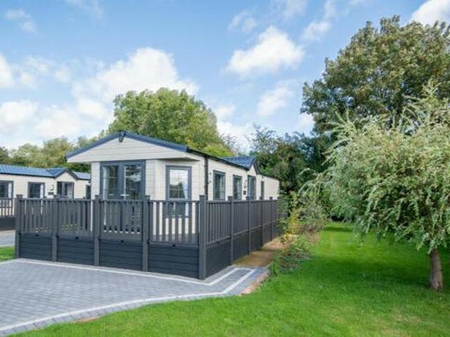 2 Bedroom Park Home For Sale In Bidford on avon, Alcester