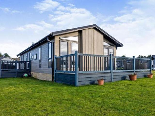 2 Bedroom Park Home For Sale In Caistor, Lincolnshire