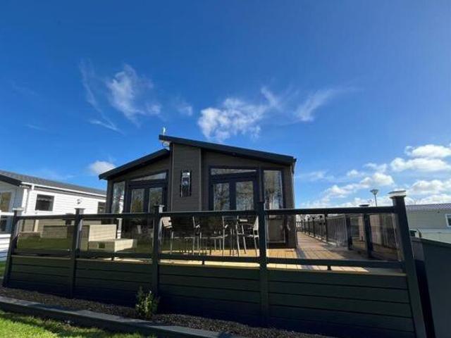 2 Bedroom Park Home For Sale In Carlton