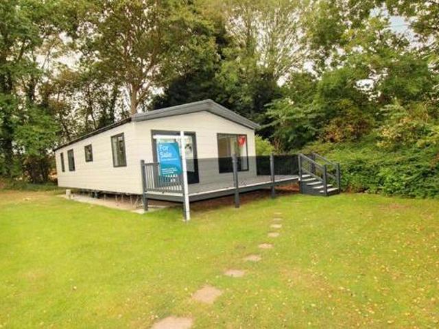 2 Bedroom Park Home For Sale In Clacton Road, Weeley