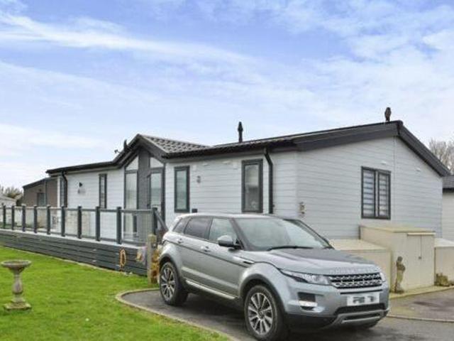 2 Bedroom Park Home For Sale In Cotswold Hoburne
