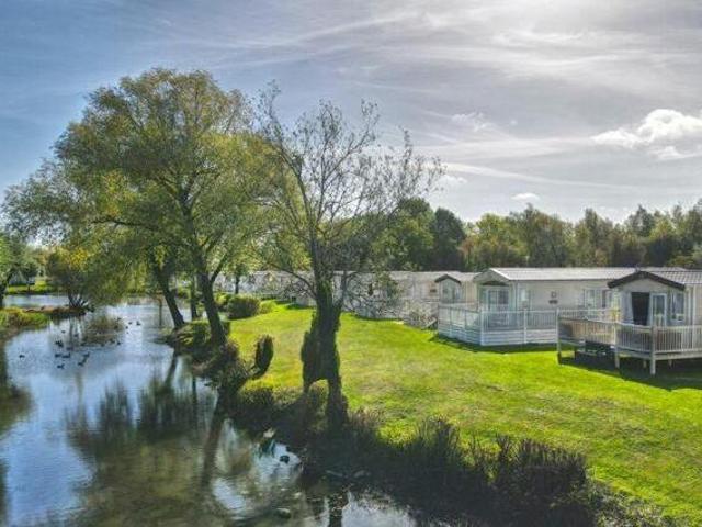 2 Bedroom Park Home For Sale In Cotswold Hoburne