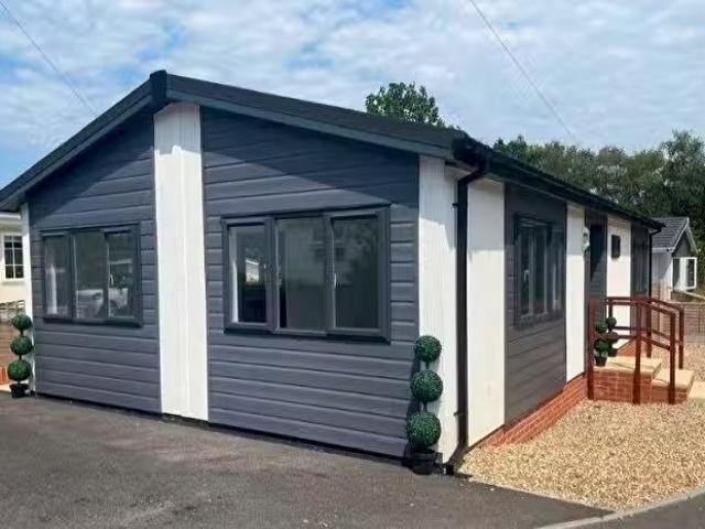 2 Bedroom Park Home For Sale In Drapers Copse Park, Dibden, Hy.