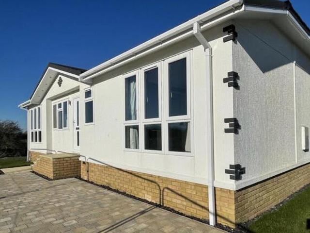 2 Bedroom Park Home For Sale In East Sussex