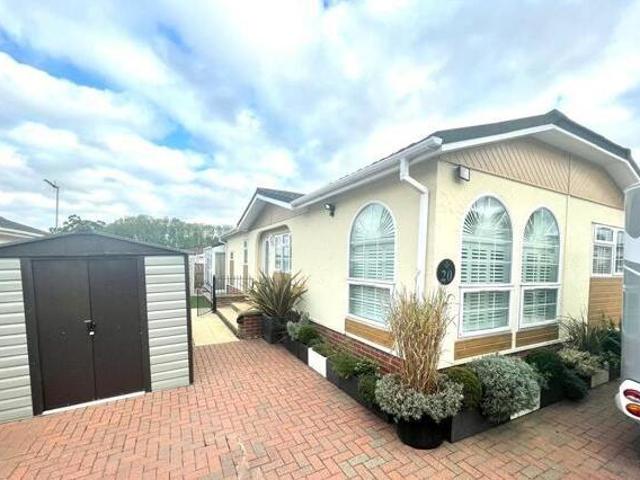 2 Bedroom Park Home For Sale In Elsworth, Cambridge