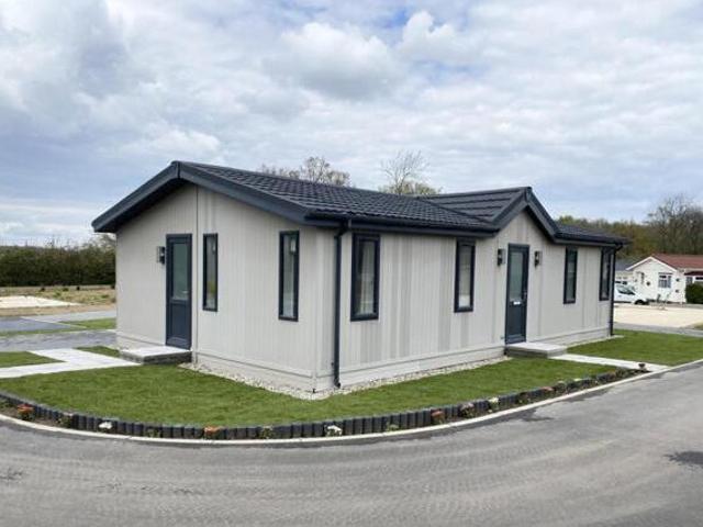 2 Bedroom Park Home For Sale In Essex