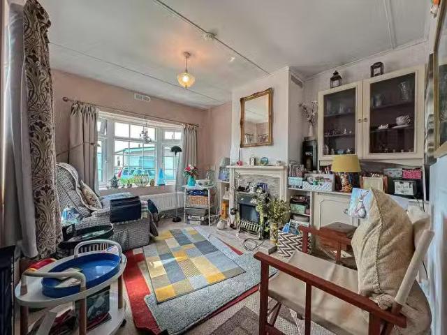 2 Bedroom Park Home For Sale In Fayre Oaks, Kings Acre, Herefo.