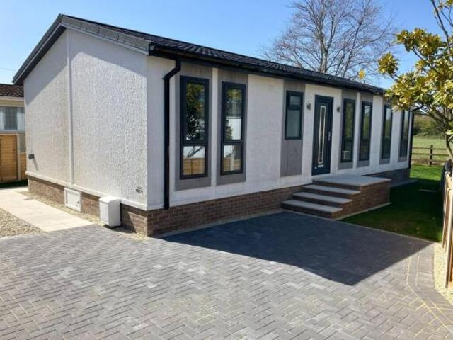 2 bedroom park home for sale in Harthurstfield Park, Gloucester Road, Cheltenham, GL51 0SZ, GL51