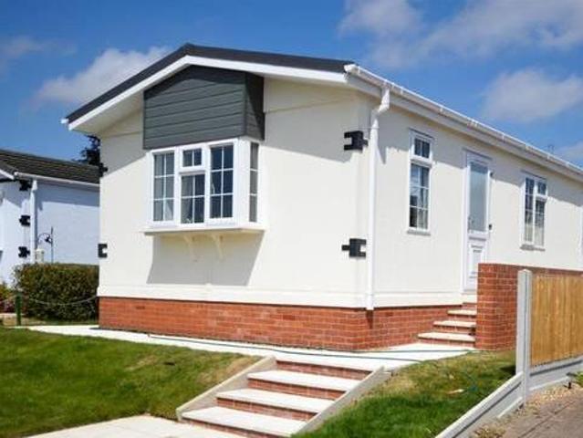 2 bedroom park home for sale in Greenlawns Little Clacton CO16