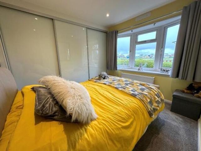 2 bedroom detached house for sale in Half Moon Lane, Pepperstock, Bedfordshire, LU1 4LW, LU1