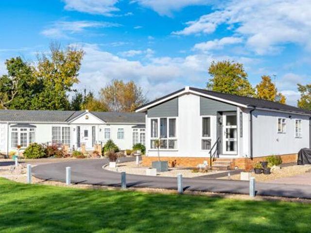 2 Bedroom Park Home For Sale In Hallen