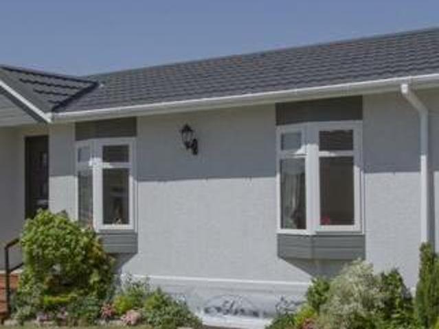 2 Bedroom Park Home For Sale In Heathfield Park, Bicester