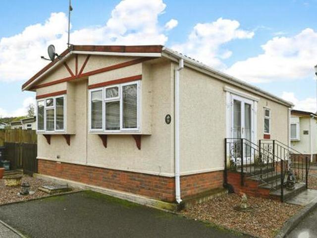 2 Bedroom Park Home For Sale In Henley on thames, Oxfordshire