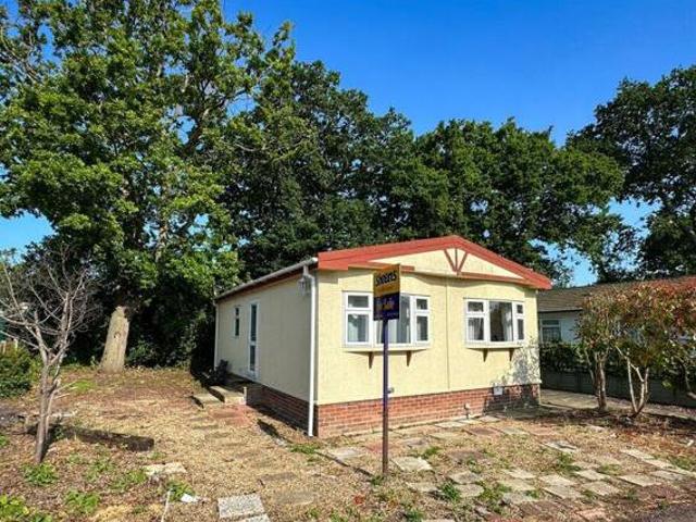 2 Bedroom Park Home For Sale In Jaywick Lane