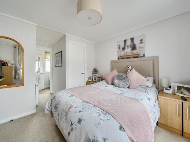 2 bedroom park home for sale in Kingsdown Caravan Park, Stratton St Margaret, Swindon, SN25