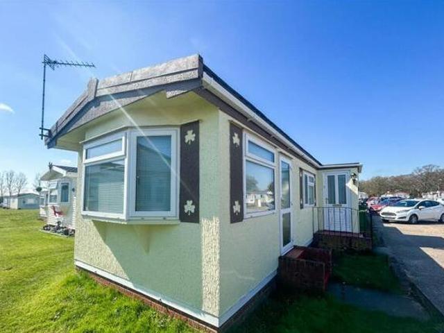 2 Bedroom Park Home For Sale In Little Clacton