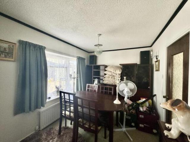 2 bedroom park home for sale in Little Meadow, Woodside Park, LU1