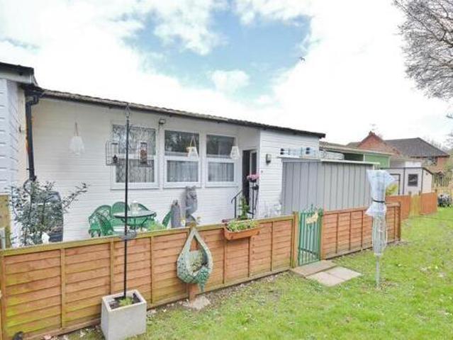 2 Bedroom Park Home For Sale In London Road