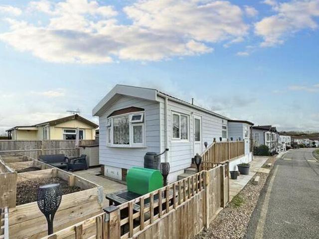 2 Bedroom Park Home For Sale In Lower Dunton Road, Dunton