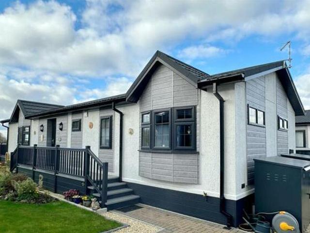 2 Bedroom Park Home For Sale In Lower Quinton