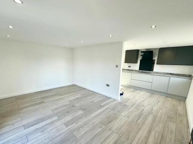 2 Bedroom Park Home For Sale In Ringwood, Hampshire