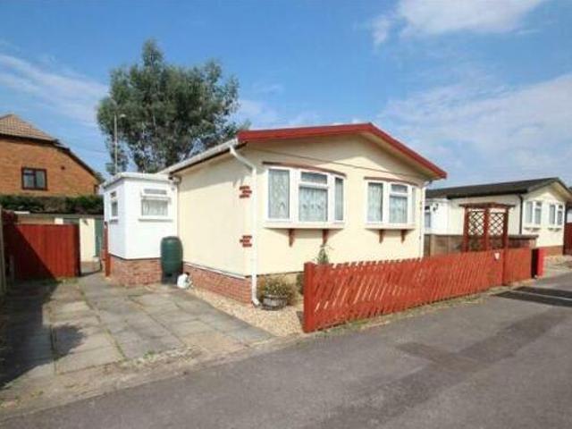 2 Bedroom Park Home For Sale In Ringwood, Hampshire
