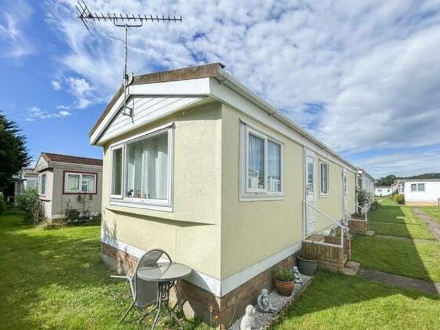 2 Bedroom Park Home For Sale In St. Osyth Road