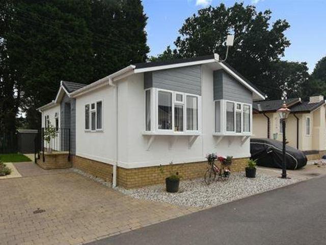 2 Bedroom Park Home For Sale In Stover, Newton Abbot
