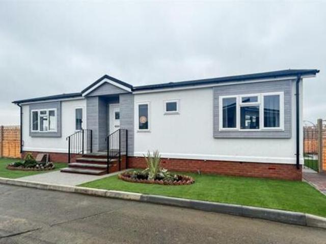 2 Bedroom Park Home For Sale In Sacketts Grove