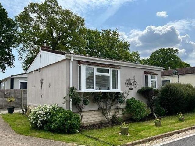 2 Bedroom Park Home For Sale In Southampton, Hampshire