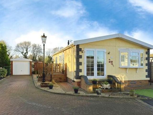 2 Bedroom Park Home For Sale In Tuxford