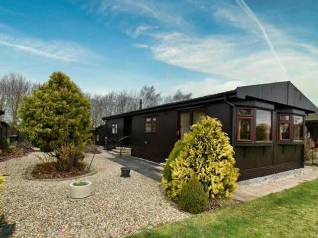 2 Bedroom Park Home For Sale In The Elms, Torksey