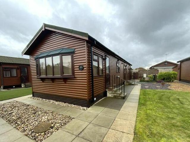 2 Bedroom Park Home For Sale In Torksey