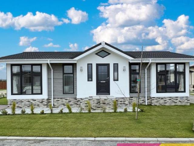 2 Bedroom Park Home For Sale In Ulleskelf