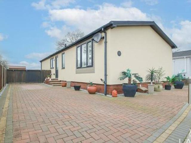 2 Bedroom Park Home For Sale In Weeley