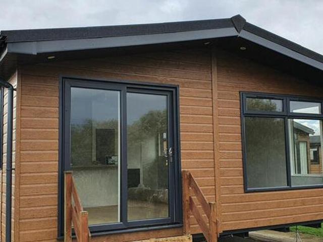 2 Bedroom Park Home For Sale In Welney
