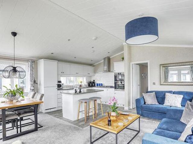 2 Bedroom Park Home For Sale In Welford on avon, Warwickshire