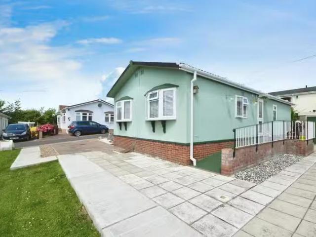 2 bedroom park home for sale in West Avenue, Chelmsford, CM3