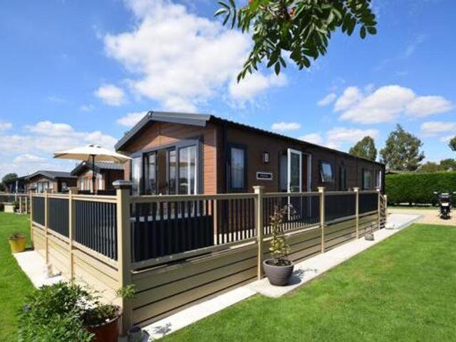 2 Bedroom Park Home For Sale In Willerby Dorchester, Monksthorpe