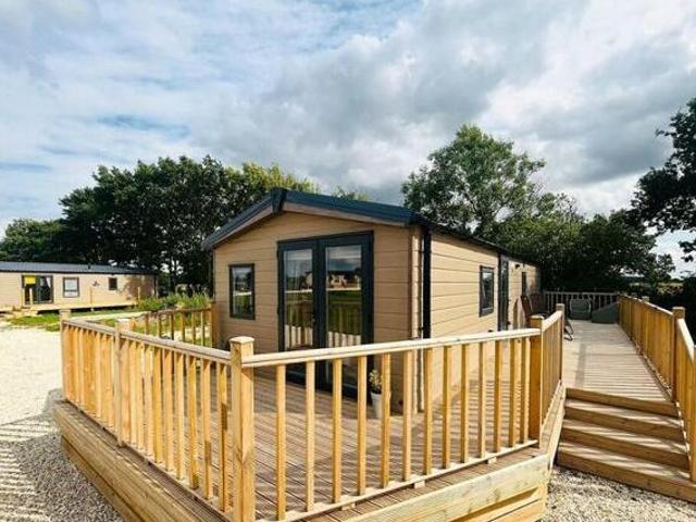 2 Bedroom Park Home For Sale In Willitoft