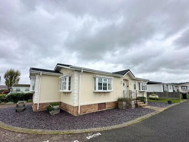 2 Bedroom Park Home For Sale In Wilstead, Bedfordshire