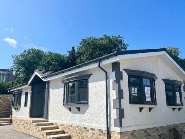 2 Bedroom Park Home For Sale In Wimborne, Dorset