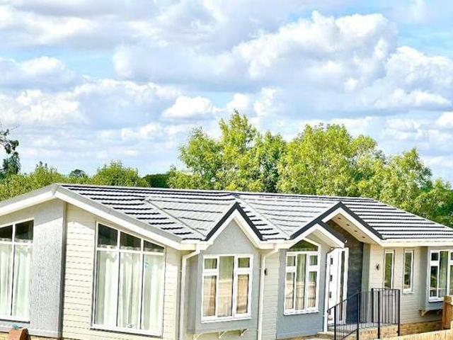 2 Bedroom Park Home For Sale In Wimborne, Dorset