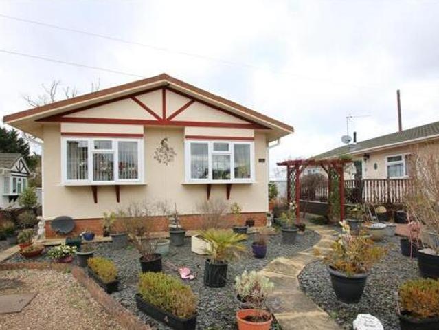 2 Bedroom Park Home For Sale In Winkfield