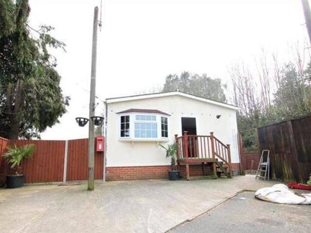 2 Bedroom Park Home For Sale In Winkfield
