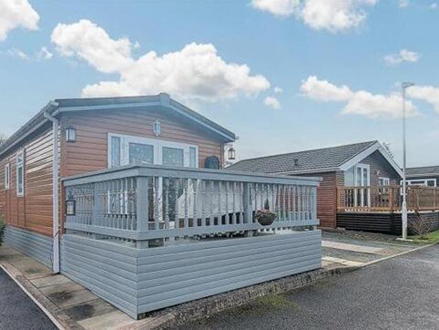 2 Bedroom Park Home For Sale In Wood End