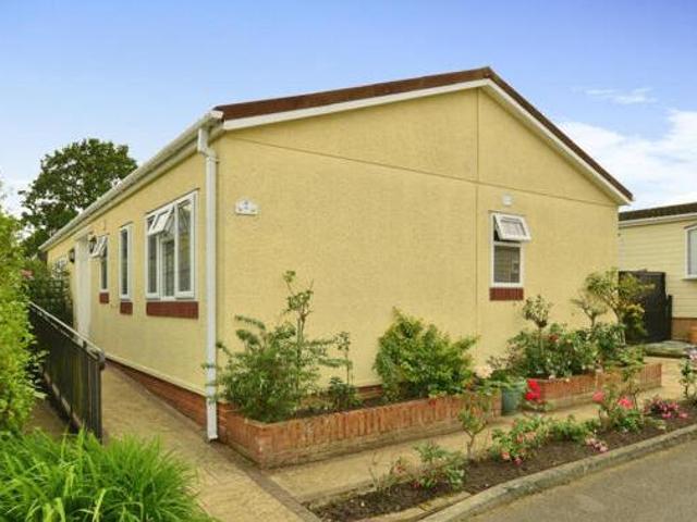 2 Bedroom Park Home For Sale In Woodchurch, Kent