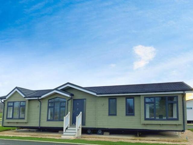 2 Bedroom Park Home For Sale In Worcestershire
