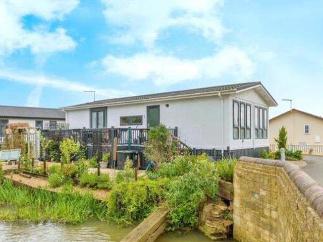 2 Bedroom Park Home For Sale In Yarwell